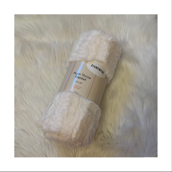 Comma | Bedding | Comma Plush Throw Blanket Nwt 5 X 60 | Poshmark